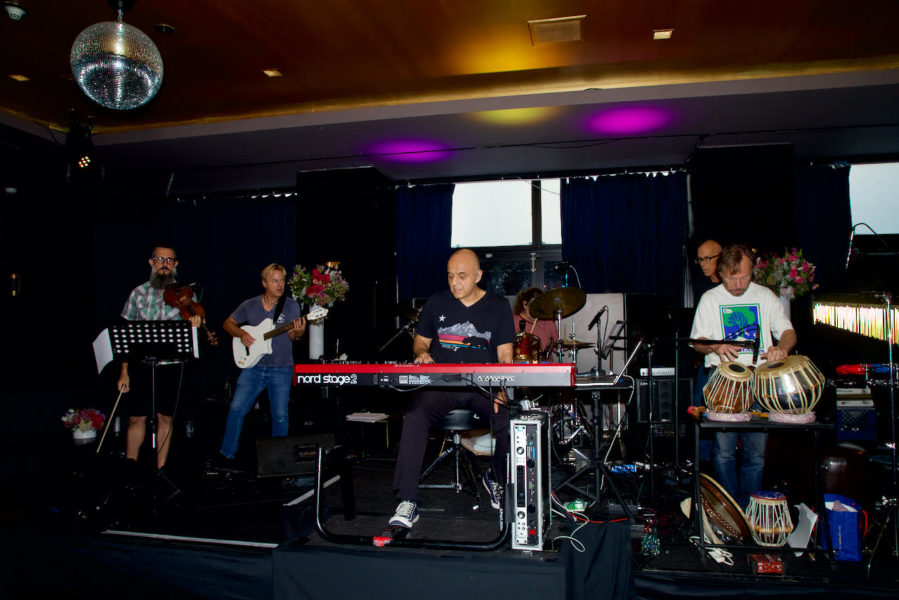 Grammy Award-Winning Artist Omar Akram - Hedi Grager - Journalistin ...