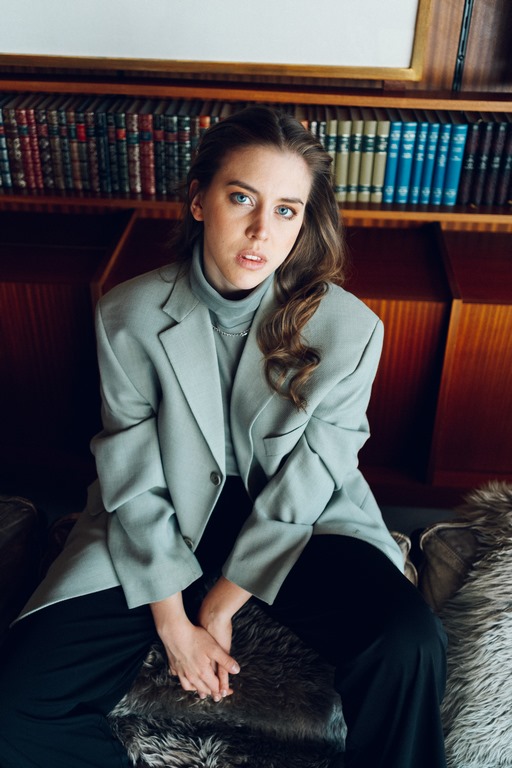 Alina Schaller – Film ist, wo ich mich zu Hause fühle - Hedi Grager ...