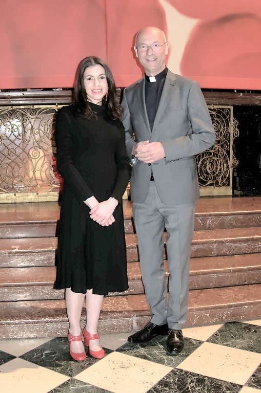 Eva Petrič gestaltete Fastentuch im Wiener Stephansdom - Hedi Grager ...
